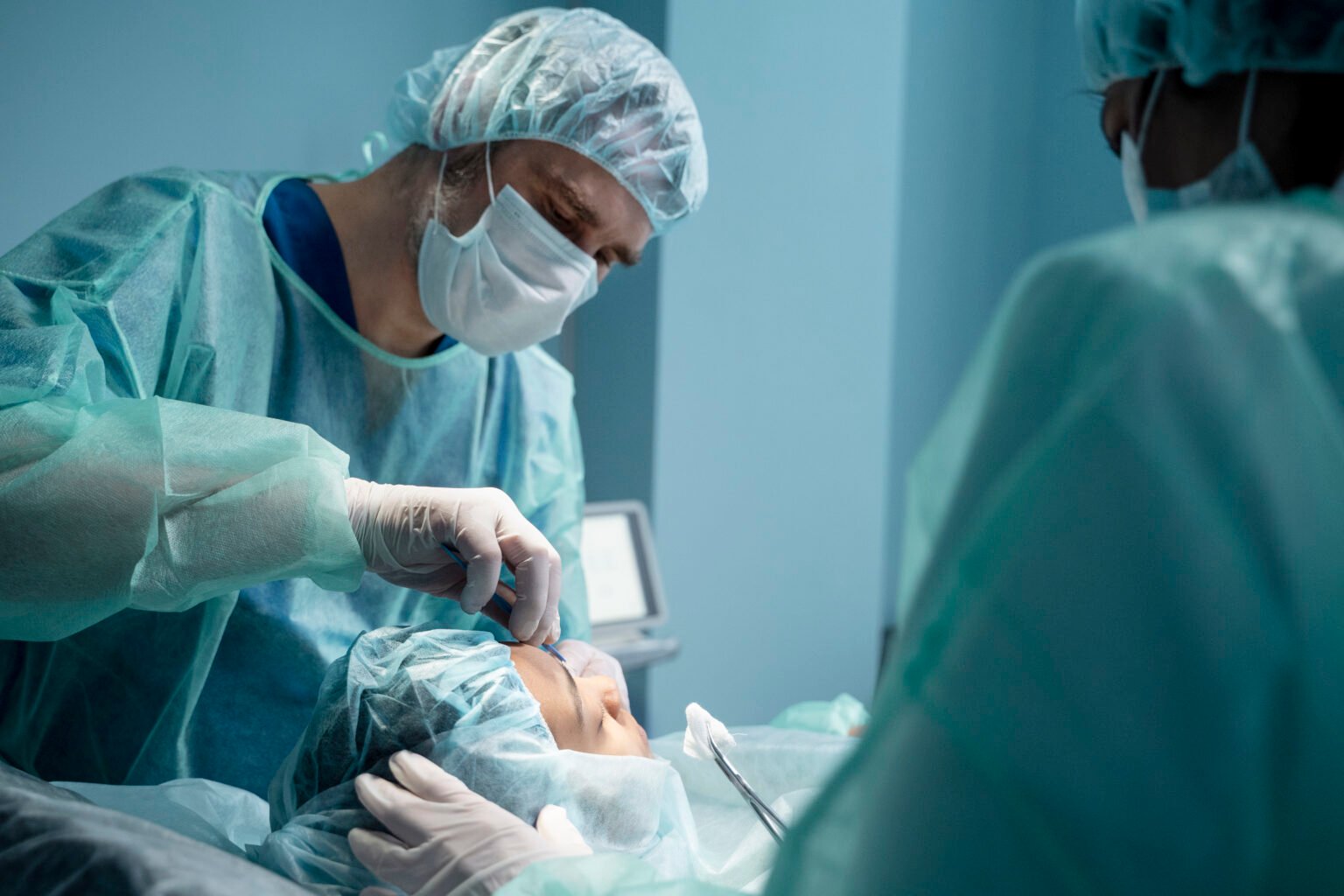 Cirugía láser de ojos pros y contras: beneficios y riegos